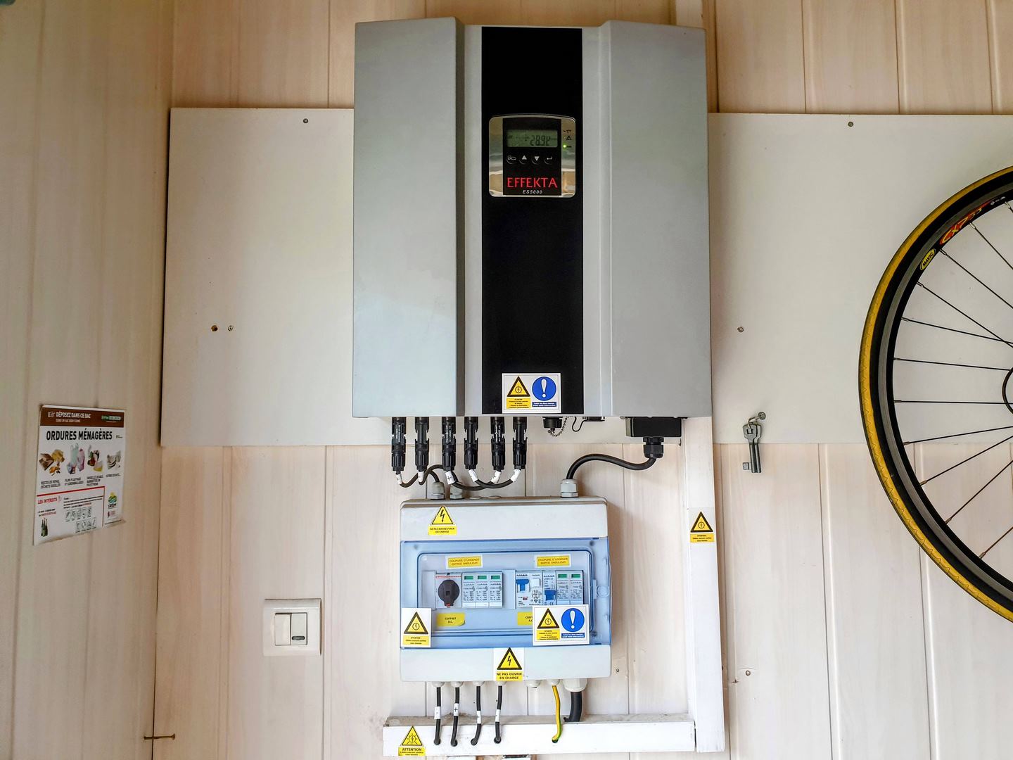 Réparation et SAV d'onduleur solaire EFFEKTA ES3300